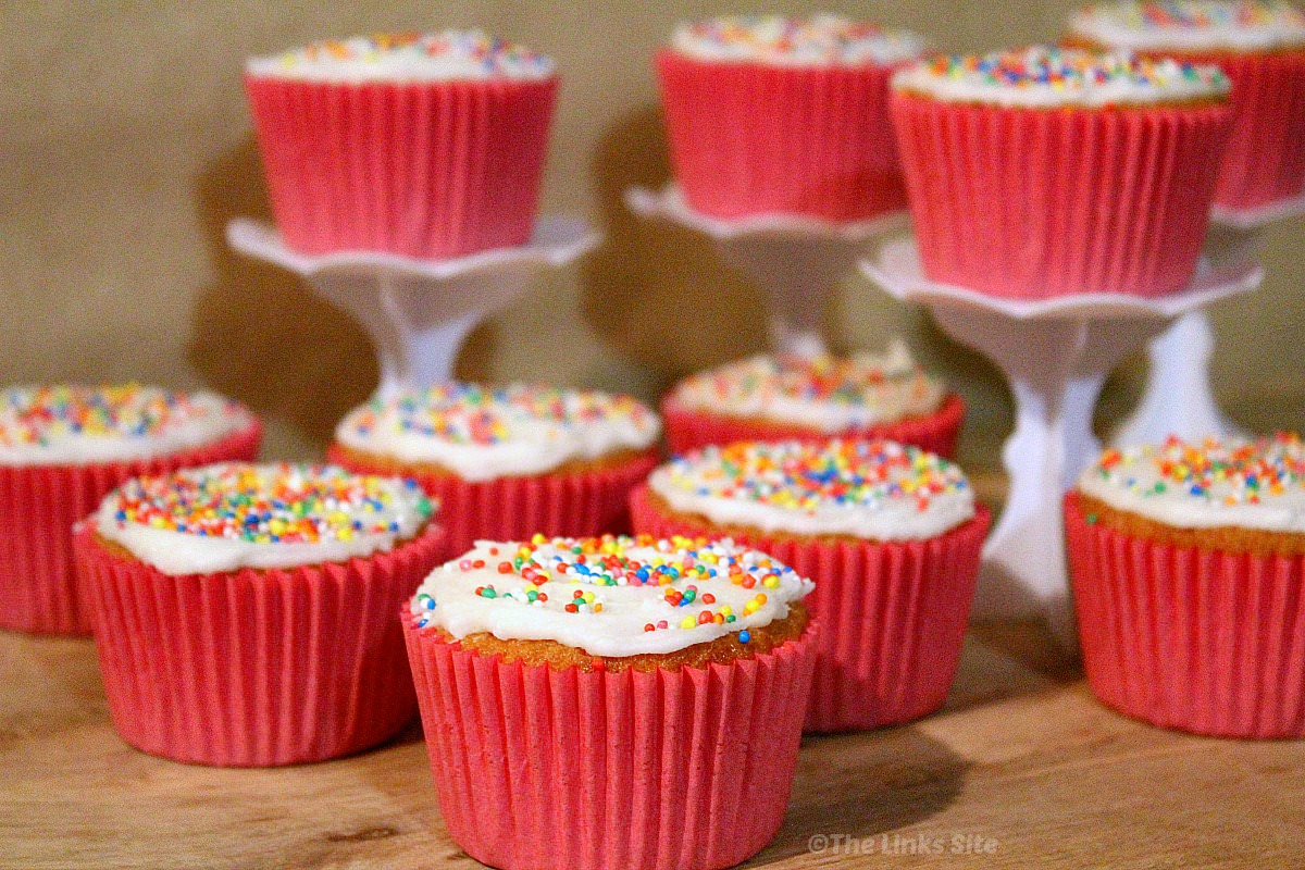 Quick and Easy Vanilla Cupcakes - The Links Site